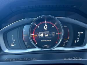 Black Volvo V60 Cross Country 2018 in Tallinn, with an engine capacity of 2.00 L and mileage of 211 thousand km for 14999 €, photo 21 on AUTOMOTO.COM.LV