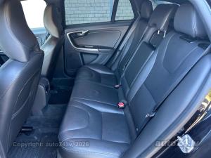 Black Volvo V60 Cross Country 2018 in Tallinn, with an engine capacity of 2.00 L and mileage of 211 thousand km for 14999 €, photo 24 on AUTOMOTO.COM.LV
