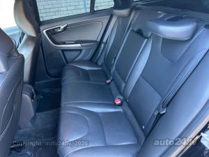 Black Volvo V60 Cross Country 2018 in Tallinn, with an engine capacity of 2.00 L and mileage of 211 thousand km for 14999 €, photo 25 on AUTOMOTO.COM.LV