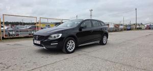 Black Volvo V60 Cross Country 2018 in Vilnius, with an engine capacity of 2.00 L and mileage of 302 thousand km for 8950 €, photo 3 on AUTOMOTO.COM.LV