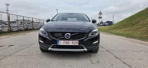 Black Volvo V60 Cross Country 2018 in Vilnius, with an engine capacity of 2.00 L and mileage of 302 thousand km for 8950 €, photo 5 on AUTOMOTO.COM.LV