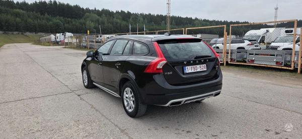 Черный Вольво V60 Cross Country 2018 в Вильнюс, объемом двигателя 2.00 л и пробегом 302 тыс. км за 8950 €, фото 8 на AUTOMOTO.COM.LV
