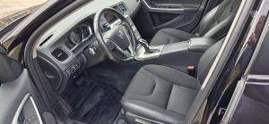 Black Volvo V60 Cross Country 2018 in Vilnius, with an engine capacity of 2.00 L and mileage of 302 thousand km for 8950 €, photo 13 on AUTOMOTO.COM.LV