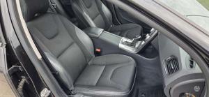Black Volvo V60 Cross Country 2018 in Vilnius, with an engine capacity of 2.00 L and mileage of 302 thousand km for 8950 €, photo 16 on AUTOMOTO.COM.LV