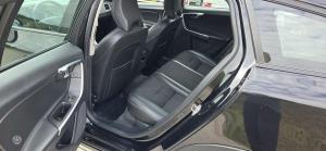 Black Volvo V60 Cross Country 2018 in Vilnius, with an engine capacity of 2.00 L and mileage of 302 thousand km for 8950 €, photo 17 on AUTOMOTO.COM.LV