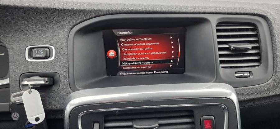 Black Volvo V60 Cross Country 2018 in Vilnius, with an engine capacity of 2.00 L and mileage of 302 thousand km for 8950 €, photo 22 on AUTOMOTO.COM.LV