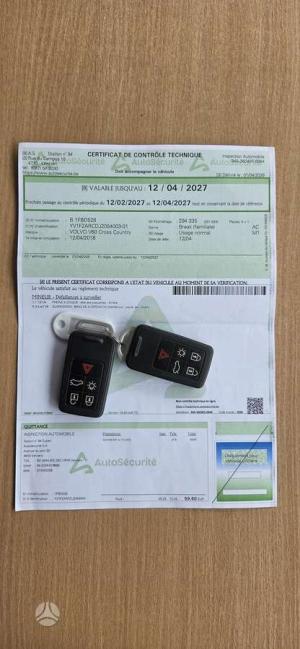 Black Volvo V60 Cross Country 2018 in Vilnius, with an engine capacity of 2.00 L and mileage of 302 thousand km for 8950 €, photo 25 on AUTOMOTO.COM.LV