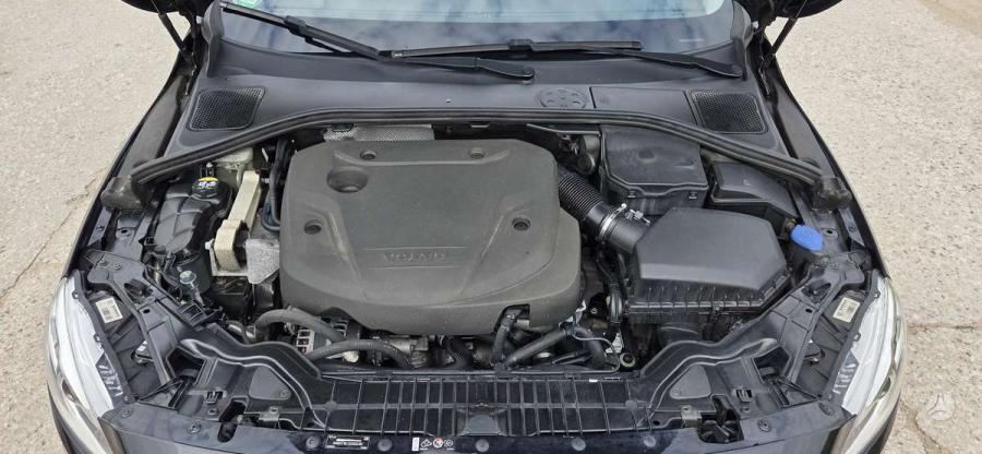 Black Volvo V60 Cross Country 2018 in Vilnius, with an engine capacity of 2.00 L and mileage of 302 thousand km for 8950 €, photo 27 on AUTOMOTO.COM.LV
