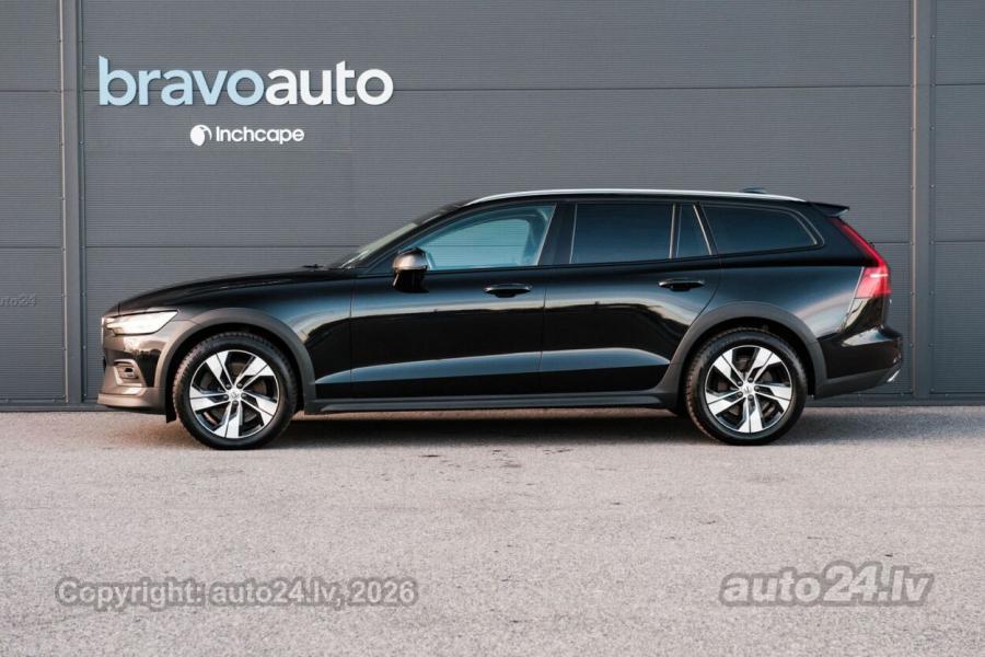 Melns Volvo V60 Cross Country 2019 Tartu, ar dzinēja tilpumu 2.00 L un nobraukumu 162 tūkst. km par 25900 €, foto 5 vietnē AUTOMOTO.COM.LV