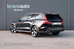 Melns Volvo V60 Cross Country 2019 Tartu, ar dzinēja tilpumu 2.00 L un nobraukumu 162 tūkst. km par 25900 €, foto 6 vietnē AUTOMOTO.COM.LV
