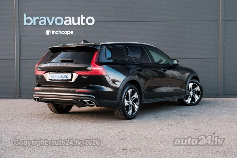 Melns Volvo V60 Cross Country 2019 Tartu, ar dzinēja tilpumu 2.00 L un nobraukumu 162 tūkst. km par 25900 €, foto 8 vietnē AUTOMOTO.COM.LV