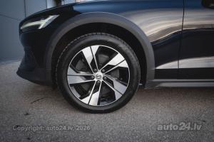 Melns Volvo V60 Cross Country 2019 Tartu, ar dzinēja tilpumu 2.00 L un nobraukumu 162 tūkst. km par 25900 €, foto 25 vietnē AUTOMOTO.COM.LV