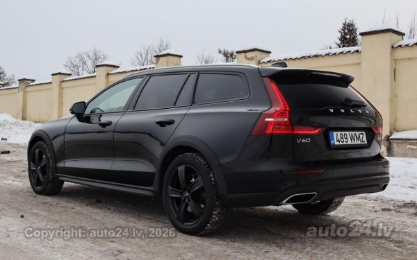 Melns Volvo V60 Cross Country 2019 Tartu, ar dzinēja tilpumu 2.00 L un nobraukumu 103 tūkst. km par 21500 €, foto 6 vietnē AUTOMOTO.COM.LV