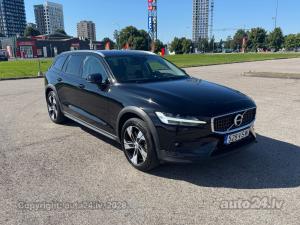 Melns Volvo V60 Cross Country 2019 Tallina, ar dzinēja tilpumu 2.00 L un nobraukumu 130 tūkst. km par 28500 €, foto  vietnē AUTOMOTO.COM.LV