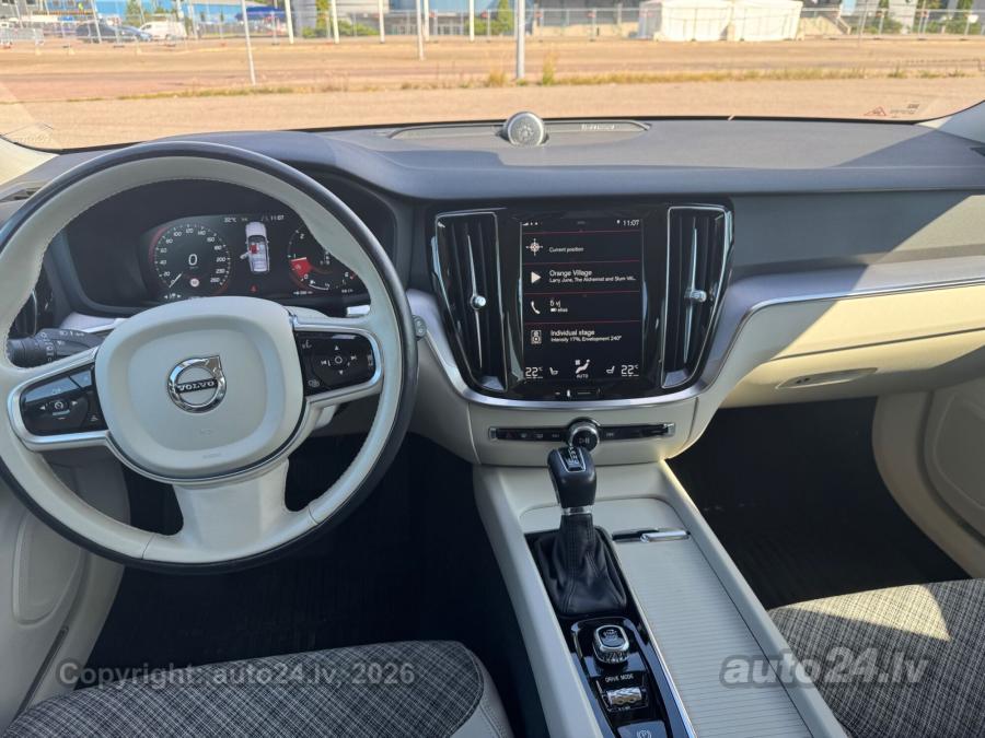 Melns Volvo V60 Cross Country 2019 Tallina, ar dzinēja tilpumu 2.00 L un nobraukumu 130 tūkst. km par 28500 €, foto 4 vietnē AUTOMOTO.COM.LV
