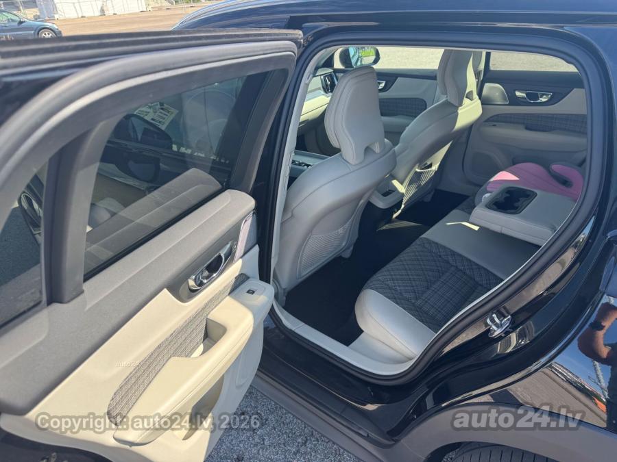 Melns Volvo V60 Cross Country 2019 Tallina, ar dzinēja tilpumu 2.00 L un nobraukumu 130 tūkst. km par 28500 €, foto 5 vietnē AUTOMOTO.COM.LV