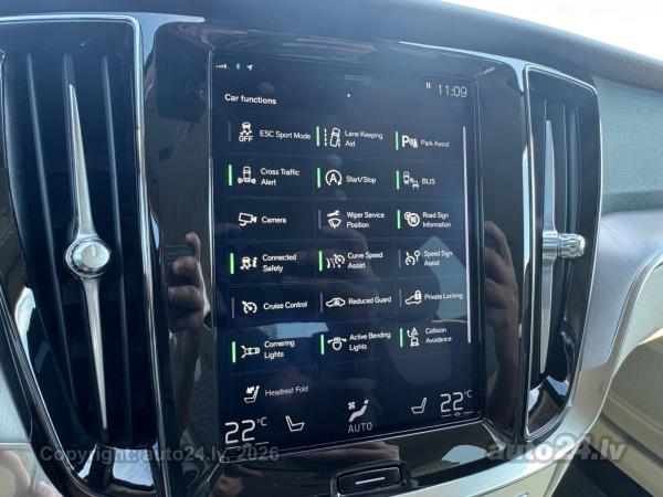 Black Volvo V60 Cross Country 2019 in Tallinn, with an engine capacity of 2.00 L and mileage of 130 thousand km for 28500 €, photo 6 on AUTOMOTO.COM.LV