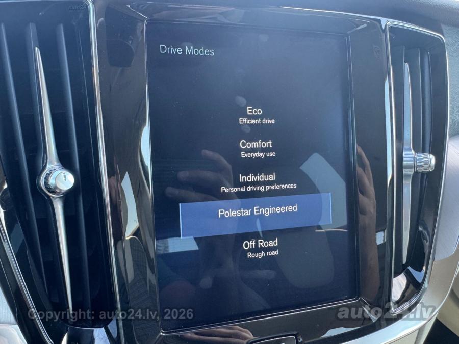 Melns Volvo V60 Cross Country 2019 Tallina, ar dzinēja tilpumu 2.00 L un nobraukumu 130 tūkst. km par 28500 €, foto 8 vietnē AUTOMOTO.COM.LV