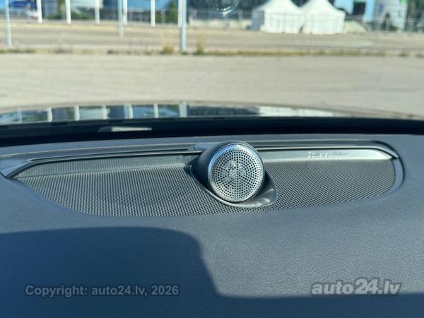 Black Volvo V60 Cross Country 2019 in Tallinn, with an engine capacity of 2.00 L and mileage of 130 thousand km for 28500 €, photo 8 on AUTOMOTO.COM.LV
