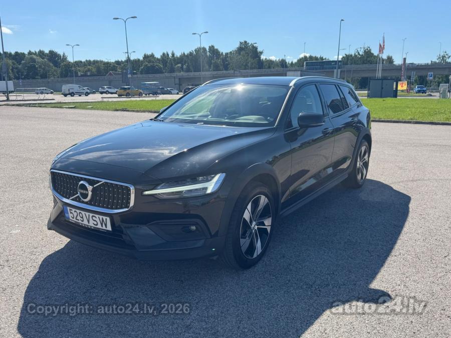 Melns Volvo V60 Cross Country 2019 Tallina, ar dzinēja tilpumu 2.00 L un nobraukumu 130 tūkst. km par 28500 €, foto 11 vietnē AUTOMOTO.COM.LV