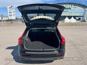 Melns Volvo V60 Cross Country 2019 Tallina, ar dzinēja tilpumu 2.00 L un nobraukumu 130 tūkst. km par 28500 €, foto 13 vietnē AUTOMOTO.COM.LV