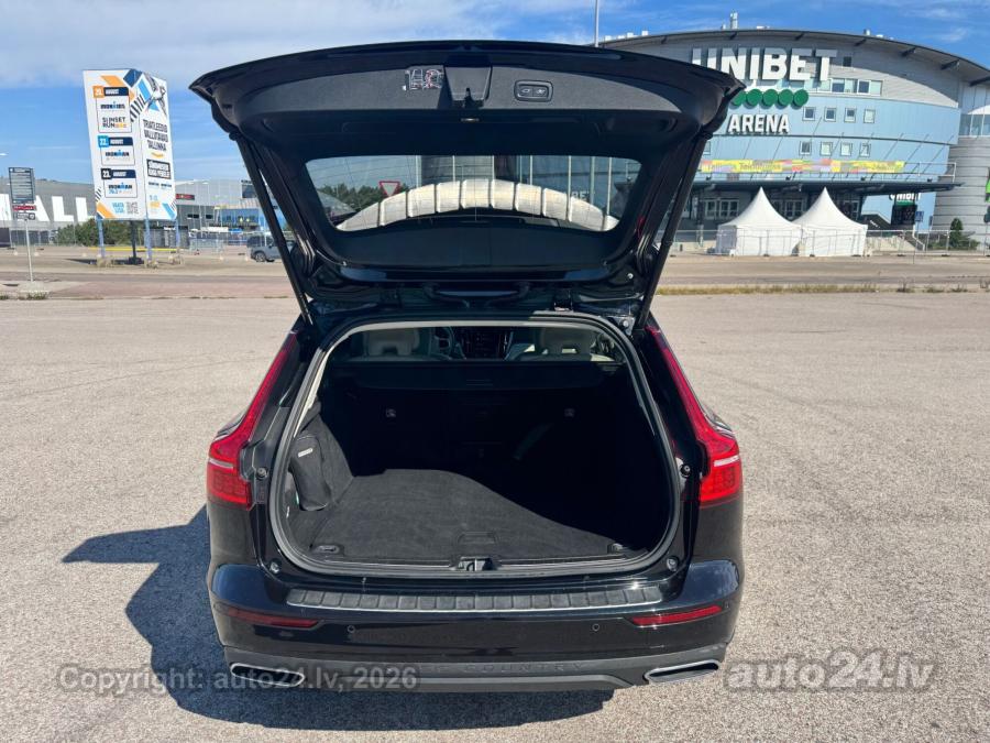 Melns Volvo V60 Cross Country 2019 Tallina, ar dzinēja tilpumu 2.00 L un nobraukumu 130 tūkst. km par 28500 €, foto 13 vietnē AUTOMOTO.COM.LV