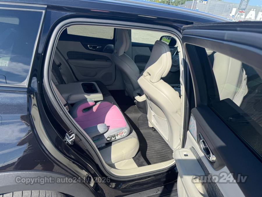 Melns Volvo V60 Cross Country 2019 Tallina, ar dzinēja tilpumu 2.00 L un nobraukumu 130 tūkst. km par 28500 €, foto 14 vietnē AUTOMOTO.COM.LV