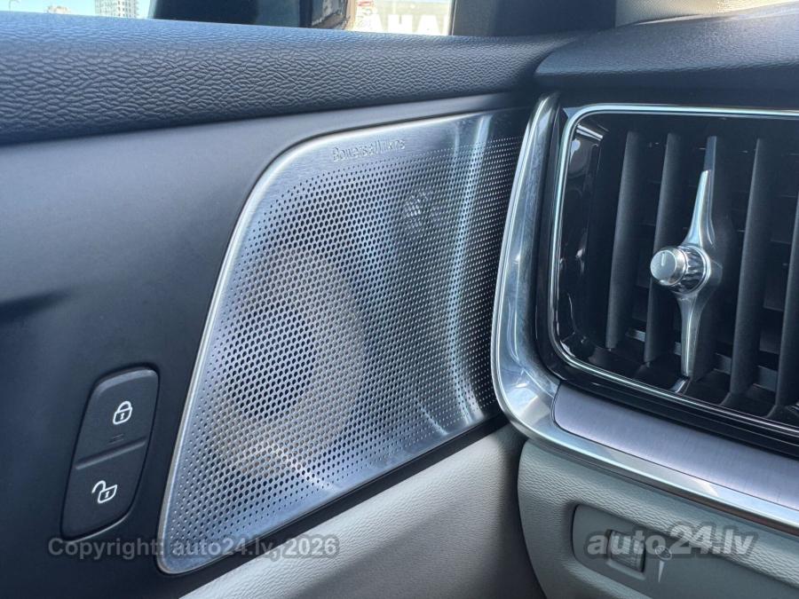 Melns Volvo V60 Cross Country 2019 Tallina, ar dzinēja tilpumu 2.00 L un nobraukumu 130 tūkst. km par 28500 €, foto 23 vietnē AUTOMOTO.COM.LV