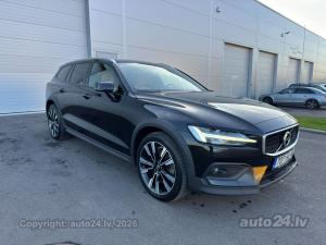 Black Volvo V60 Cross Country 2019 in Tallinn, with an engine capacity of 2.00 L and mileage of 208 thousand km for 22900 €, photo 4 on AUTOMOTO.COM.LV