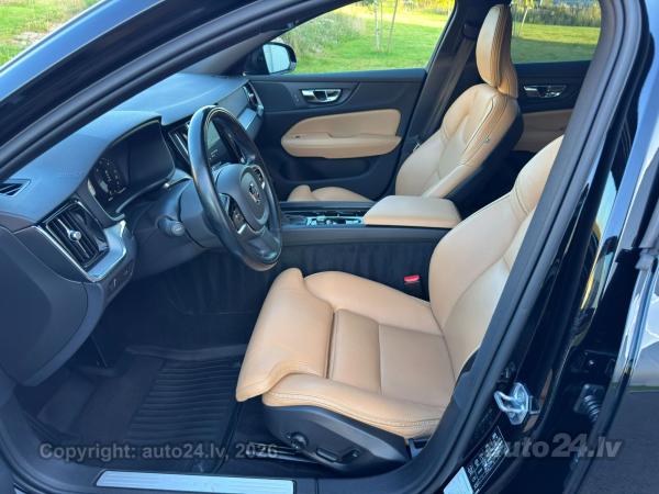 Black Volvo V60 Cross Country 2019 in Tallinn, with an engine capacity of 2.00 L and mileage of 208 thousand km for 22900 €, photo 9 on AUTOMOTO.COM.LV