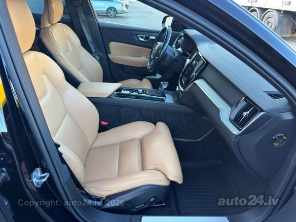 Black Volvo V60 Cross Country 2019 in Tallinn, with an engine capacity of 2.00 L and mileage of 208 thousand km for 22900 €, photo 10 on AUTOMOTO.COM.LV