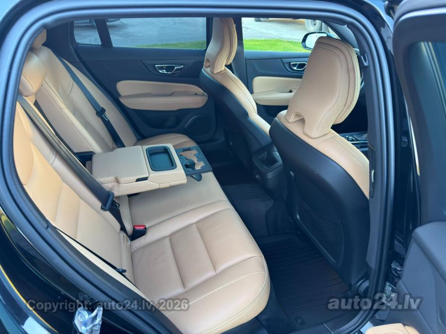 Black Volvo V60 Cross Country 2019 in Tallinn, with an engine capacity of 2.00 L and mileage of 208 thousand km for 22900 €, photo 12 on AUTOMOTO.COM.LV