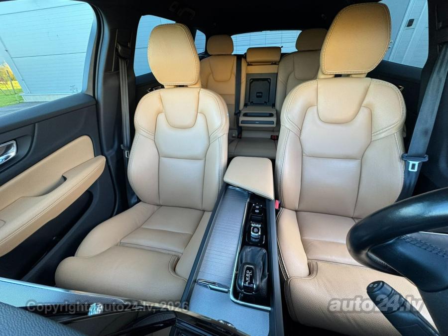 Black Volvo V60 Cross Country 2019 in Tallinn, with an engine capacity of 2.00 L and mileage of 208 thousand km for 22900 €, photo 13 on AUTOMOTO.COM.LV