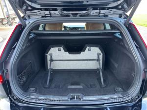 Black Volvo V60 Cross Country 2019 in Tallinn, with an engine capacity of 2.00 L and mileage of 208 thousand km for 22900 €, photo 14 on AUTOMOTO.COM.LV