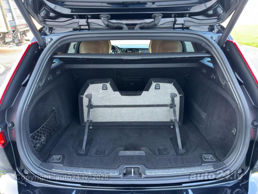 Black Volvo V60 Cross Country 2019 in Tallinn, with an engine capacity of 2.00 L and mileage of 208 thousand km for 22900 €, photo 14 on AUTOMOTO.COM.LV