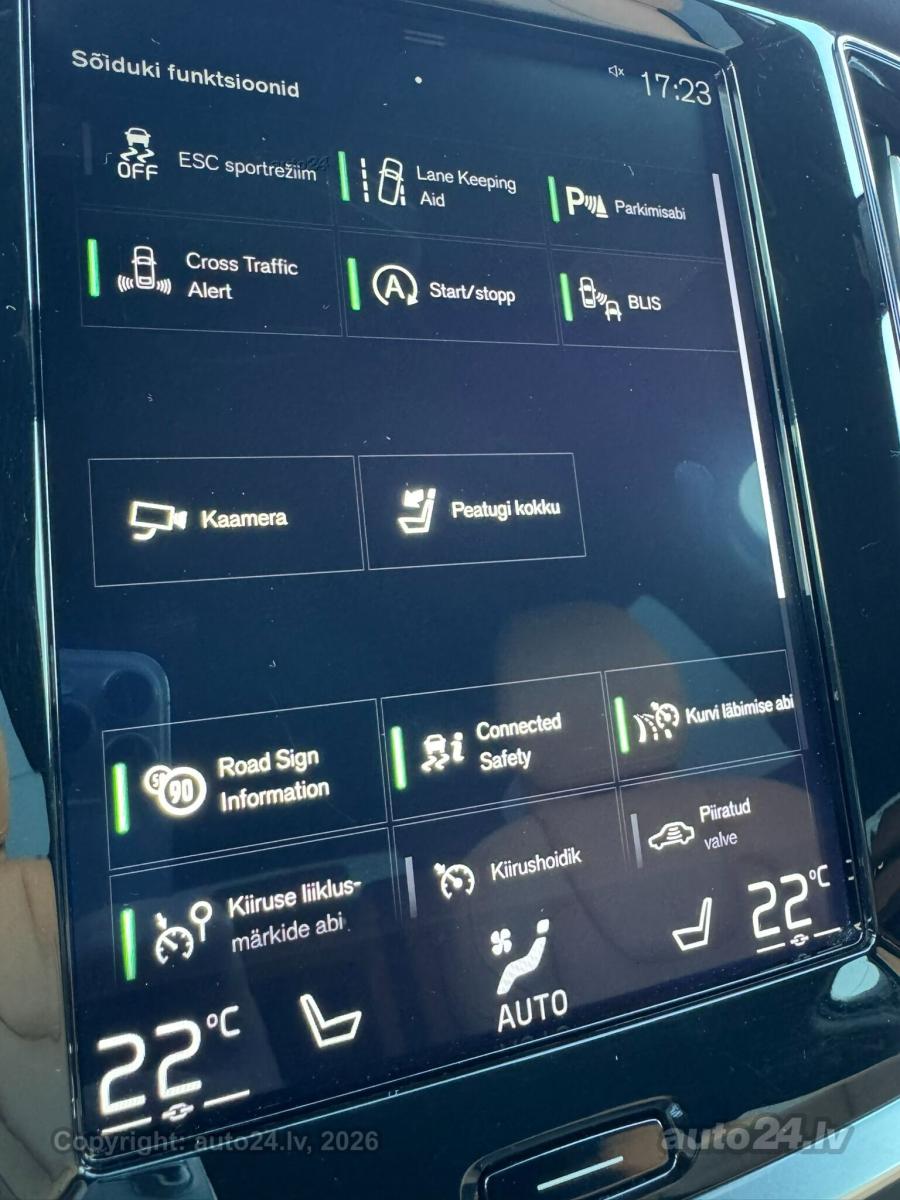 Black Volvo V60 Cross Country 2019 in Tallinn, with an engine capacity of 2.00 L and mileage of 208 thousand km for 22900 €, photo 15 on AUTOMOTO.COM.LV