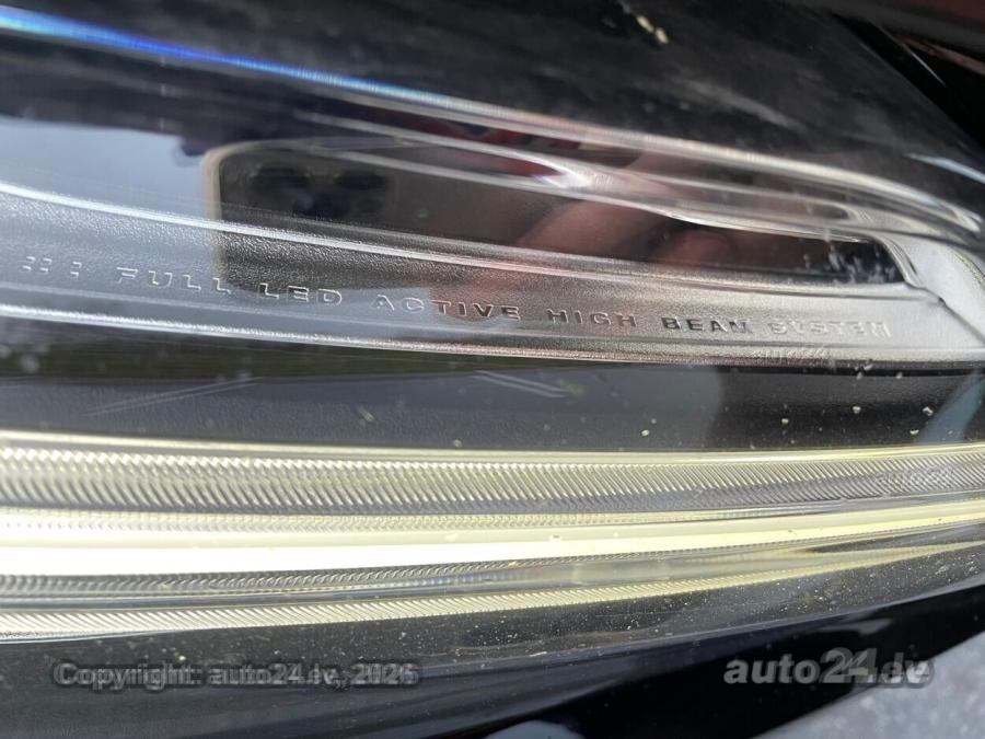 Black Volvo V60 Cross Country 2019 in Tallinn, with an engine capacity of 2.00 L and mileage of 208 thousand km for 22900 €, photo 20 on AUTOMOTO.COM.LV