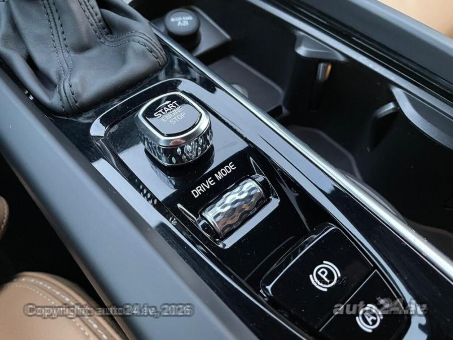 Black Volvo V60 Cross Country 2019 in Tallinn, with an engine capacity of 2.00 L and mileage of 208 thousand km for 22900 €, photo 21 on AUTOMOTO.COM.LV