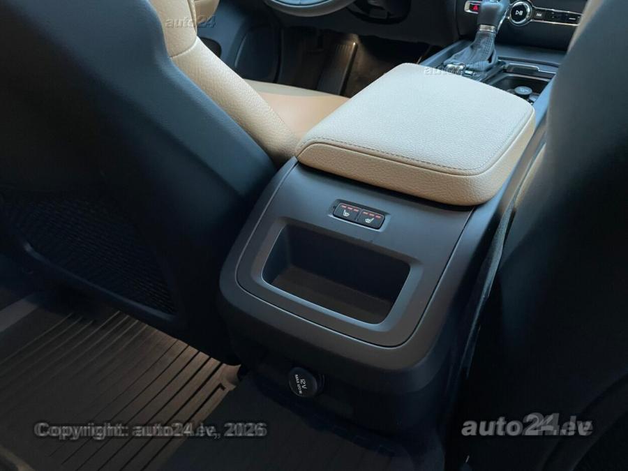Black Volvo V60 Cross Country 2019 in Tallinn, with an engine capacity of 2.00 L and mileage of 208 thousand km for 22900 €, photo 22 on AUTOMOTO.COM.LV