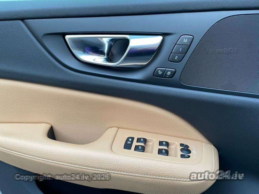 Black Volvo V60 Cross Country 2019 in Tallinn, with an engine capacity of 2.00 L and mileage of 208 thousand km for 22900 €, photo 23 on AUTOMOTO.COM.LV