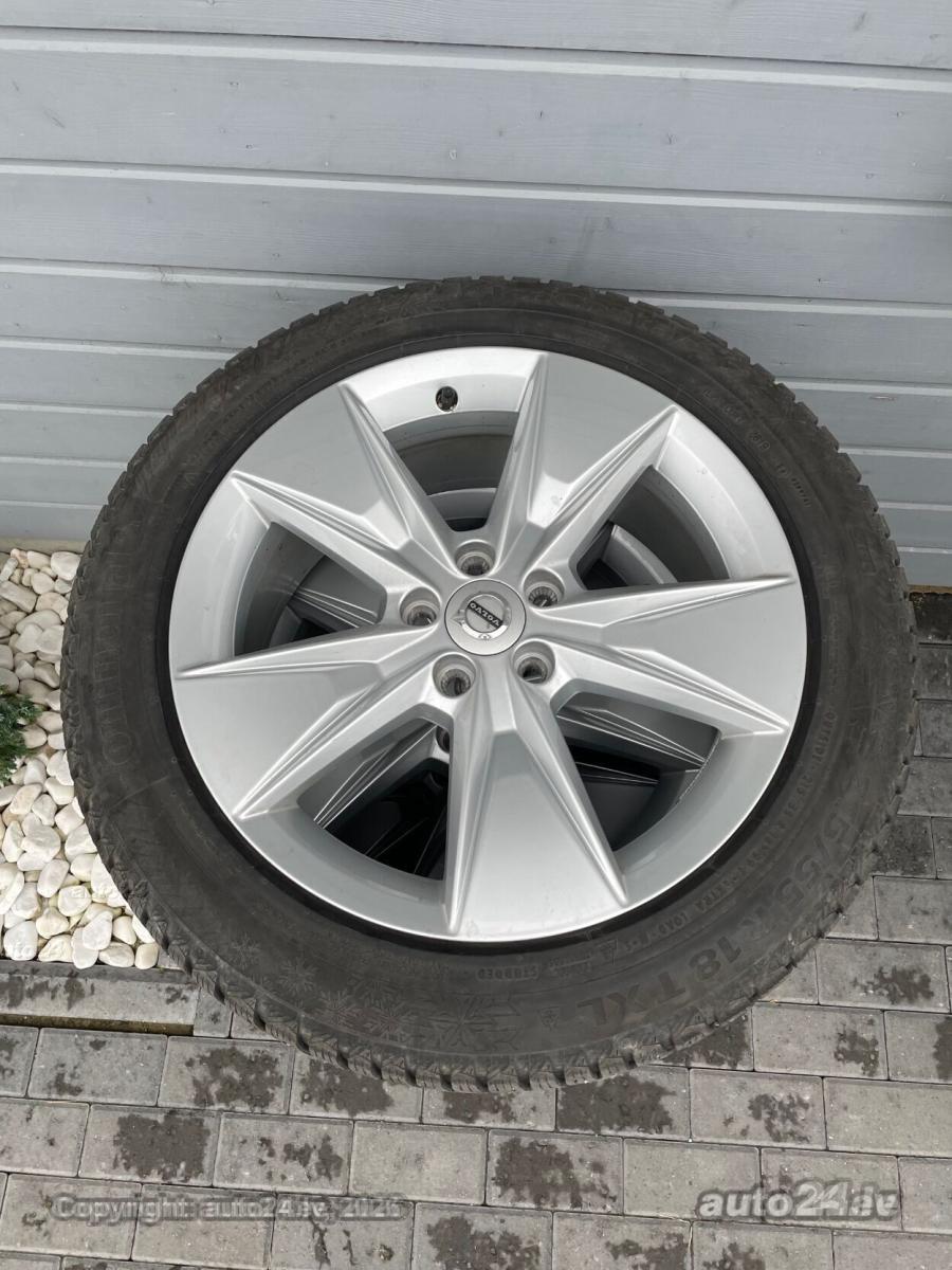 Black Volvo V60 Cross Country 2019 in Tallinn, with an engine capacity of 2.00 L and mileage of 208 thousand km for 22900 €, photo 24 on AUTOMOTO.COM.LV