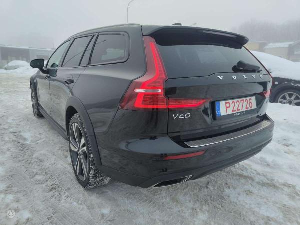 Черный Вольво V60 Cross Country 2020 в Клайпеда, объемом двигателя 1.97 л и пробегом 350 тыс. км за 15700 €, фото 7 на AUTOMOTO.COM.LV