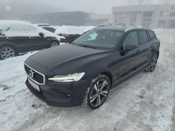 Melns Volvo V60 Cross Country 2020 Klaipėda, ar dzinēja tilpumu 1.97 L un nobraukumu 350 tūkst. km par 14900 €, foto 1 vietnē AUTOMOTO.COM.LV