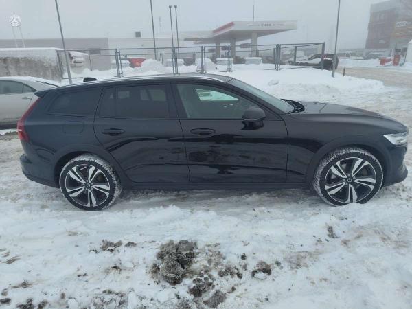 Melns Volvo V60 Cross Country 2020 Klaipėda, ar dzinēja tilpumu 1.97 L un nobraukumu 350 tūkst. km par 14900 €, foto 4 vietnē AUTOMOTO.COM.LV