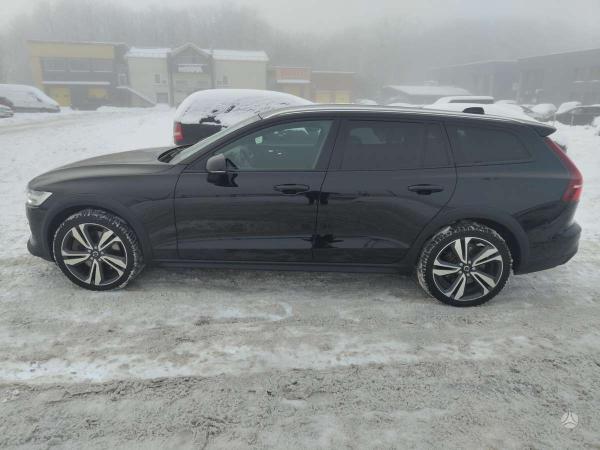 Melns Volvo V60 Cross Country 2020 Klaipėda, ar dzinēja tilpumu 1.97 L un nobraukumu 350 tūkst. km par 14900 €, foto 7 vietnē AUTOMOTO.COM.LV