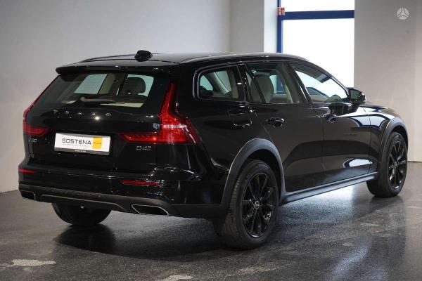 Melns Volvo V60 Cross Country 2020 Viļņa, ar dzinēja tilpumu 1.97 L un nobraukumu 109 tūkst. km par 26500 €, foto 3 vietnē AUTOMOTO.COM.LV