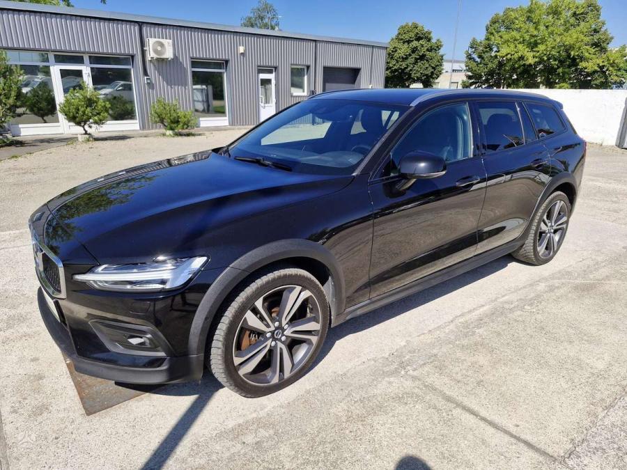 Melns Volvo V60 Cross Country 2020 Telšiai, ar dzinēja tilpumu 1.97 L un nobraukumu 401 tūkst. km par 11300 €, foto 9 vietnē AUTOMOTO.COM.LV