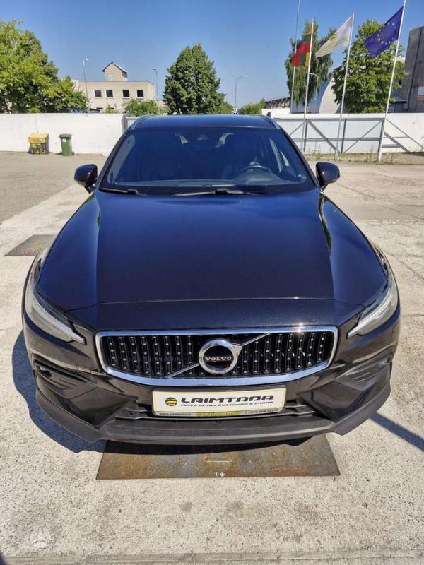 Melns Volvo V60 Cross Country 2020 Telšiai, ar dzinēja tilpumu 1.97 L un nobraukumu 401 tūkst. km par 11300 €, foto 9 vietnē AUTOMOTO.COM.LV