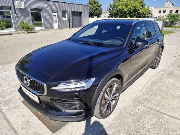 Melns Volvo V60 Cross Country 2020 Telšiai, ar dzinēja tilpumu 1.97 L un nobraukumu 401 tūkst. km par 11300 €, foto 10 vietnē AUTOMOTO.COM.LV