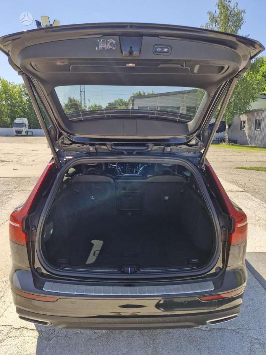 Melns Volvo V60 Cross Country 2020 Telšiai, ar dzinēja tilpumu 1.97 L un nobraukumu 401 tūkst. km par 11300 €, foto 13 vietnē AUTOMOTO.COM.LV